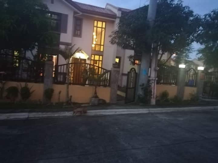 House For Rent In Molino 3 Bacoor - Muntinlupa