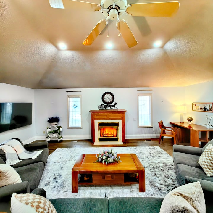 Elegant Retreat .4 King Beds.3 Ensuite. Pool Table - Niagara-on-the-Lake