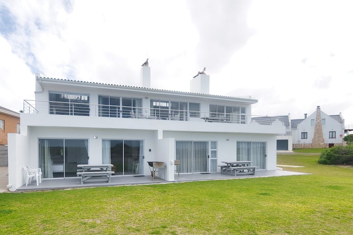 Oriental Pioneer Beach House - Struisbaai