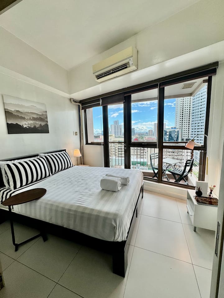 One Bedroom/greenbelt/balcony/fastwifi/washer/pool - Makati