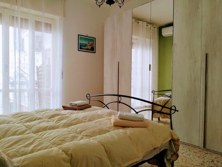 Apt. W/balcony • Beachside • Near Shops/restaurant - Minori