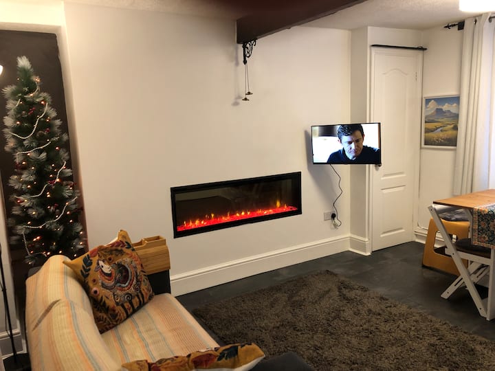 The Pathfinder's Retreat - House For 2 - 3 Guests - South Wales