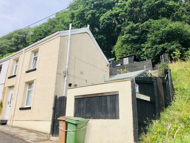 The Pathfinder's Retreat - House For 2 - 3 Guests - South Wales