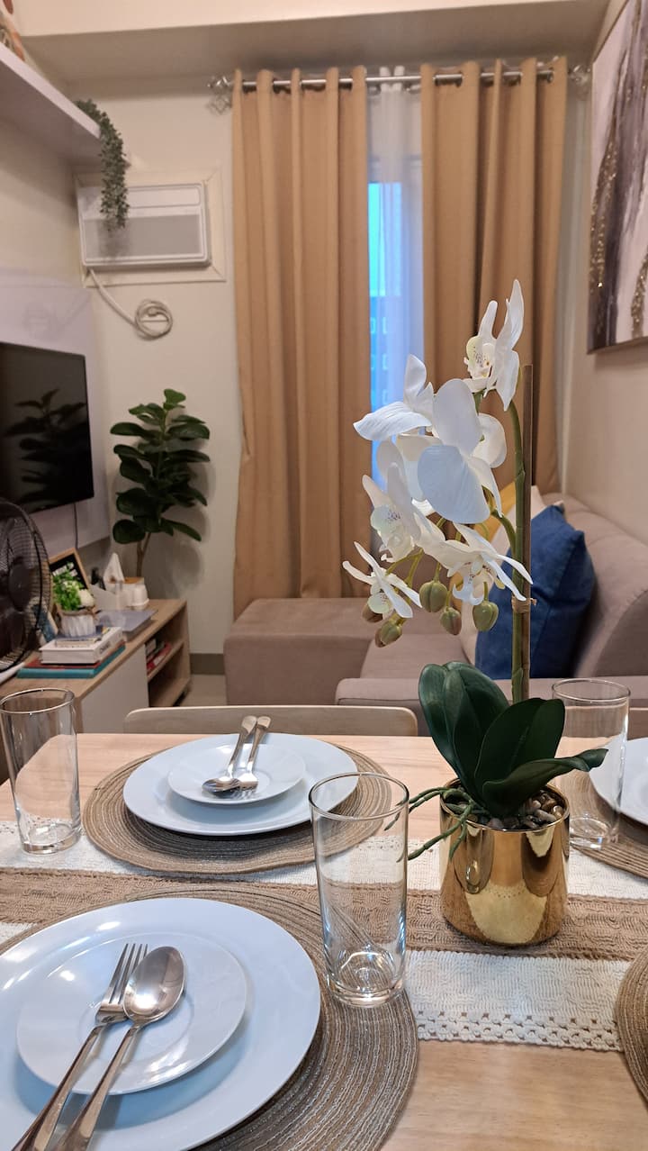 Jn Bellecobes Suite - Charm Residences (Pool View) - Cainta