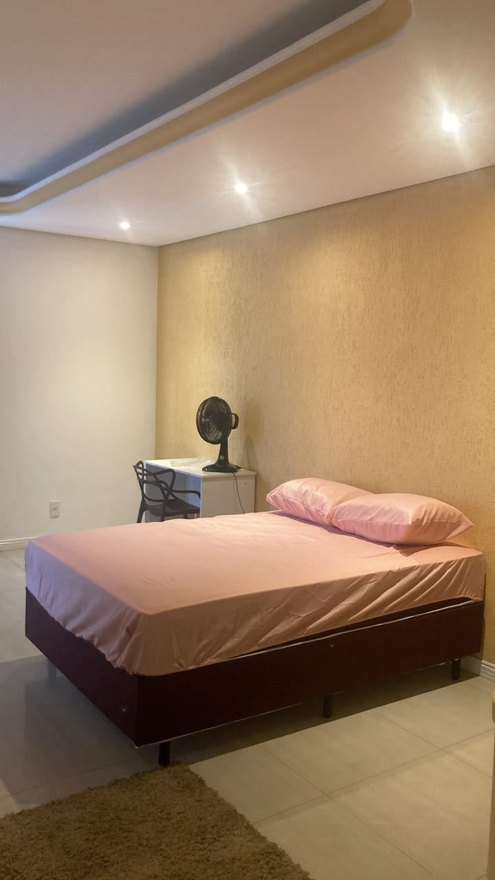 Quarto Amplo E Confortável - Palhoça