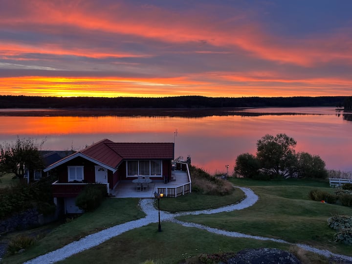 Lakeside Cabin With Sauna & Sunrise View - Askersund