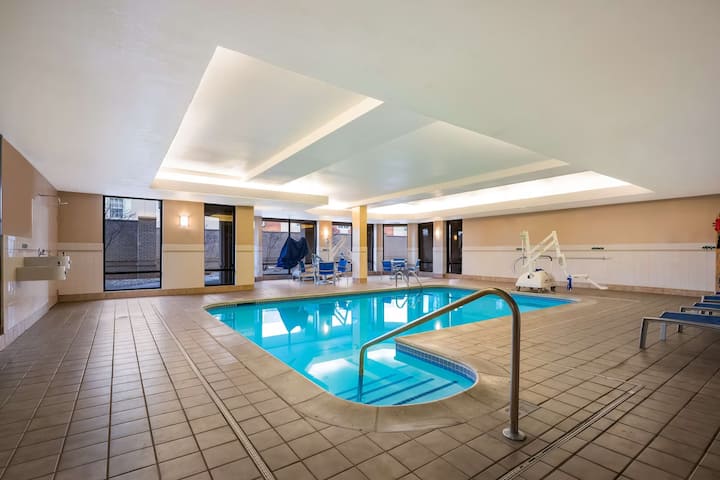 Escape To Ergonomic Comfort And Scenic Views - Novi, MI