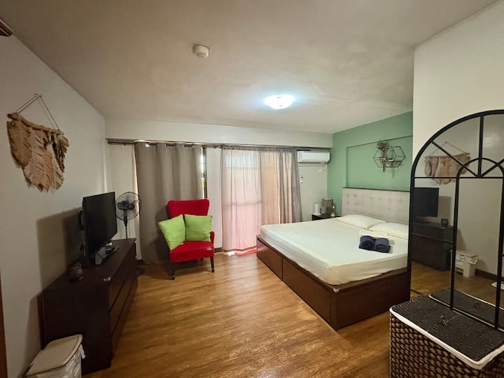 New! Balinese-inspired 3br Apt | Mid-rise - Pasig