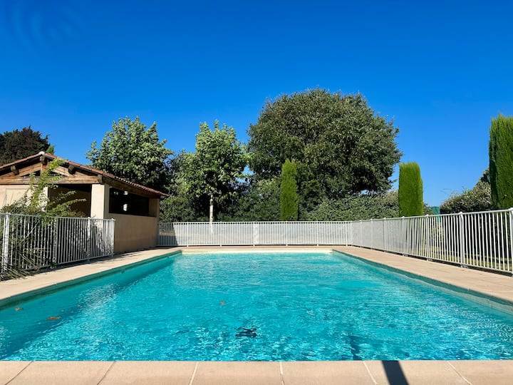 Les Oliviers: Appartement Central, Piscine,parking - Le Thoronet