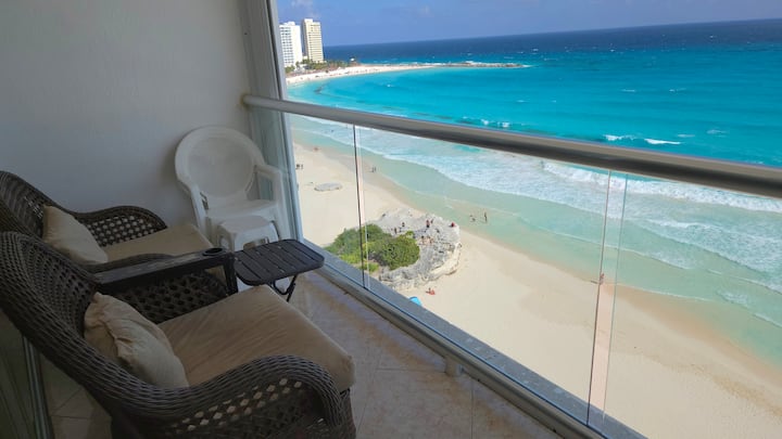 8th Floor Caribbean Beach View Studio - Cancún