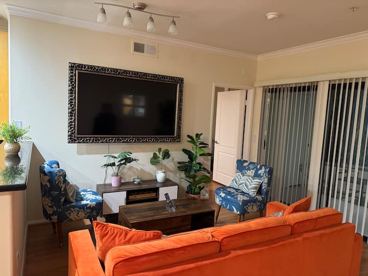 Large 2 Bdrm 4 Beds Downtown La - Beverly Hills
