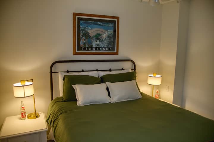 Private North Knox Guesthouse - Knoxville, TN