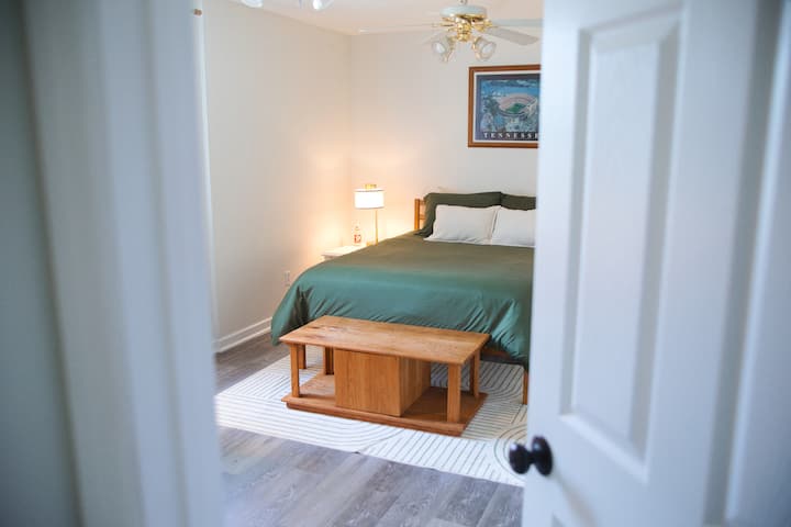 North Knox Guesthouse - Downtown & Ut & Park - Knoxville, TN