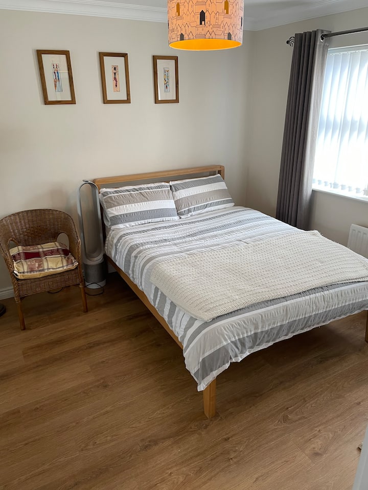 Double Room With Shared Bathroom - Londonderry