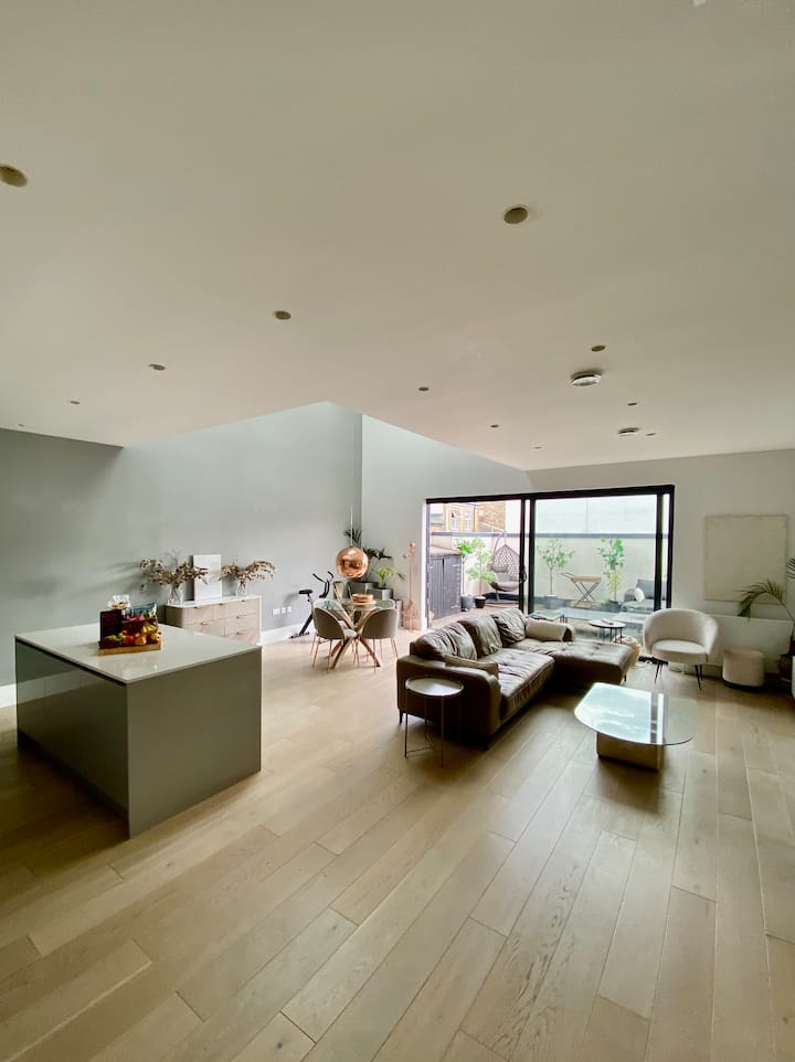 The Escapism Loft: Luxury Duplex W Large Terrace - Londra