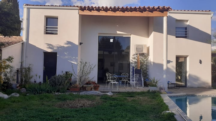Maison Avec Piscine Et Barbecue. - Castries