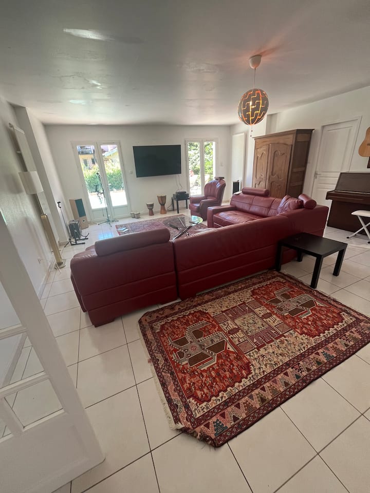One Level Spacious 4 Bedroom House In The Pyrenees - Foix