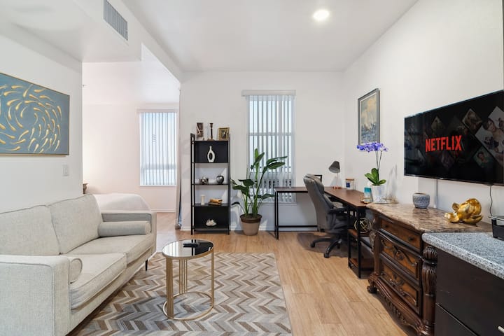 Cozy Studio | Hollywood | Free Parking - West Hollywood, CA
