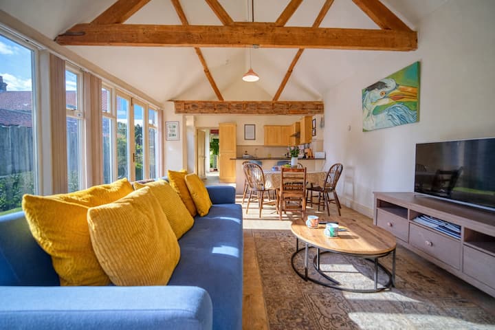 Flint Barn Short Walk To Beach, Kelling Near Holt. - Holt