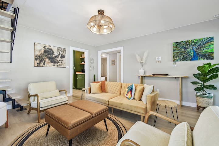 Charming Casita Bungalow • Relaxed & Refined - Zephyrhills, FL