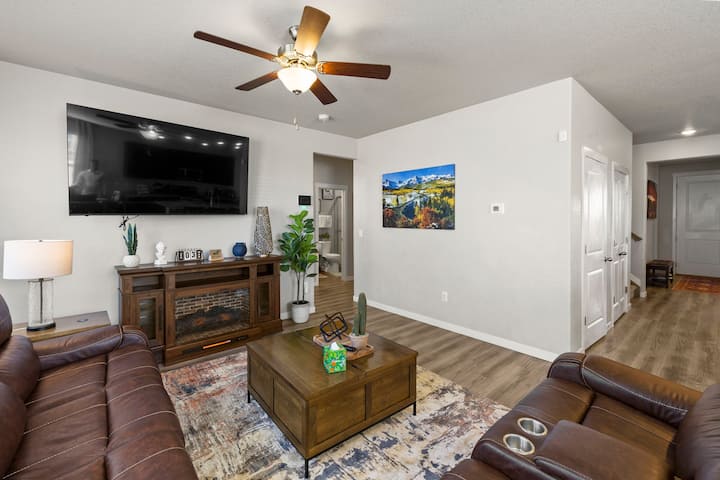 Spacious Home Perfect For Large Gatherings - コロラド・スプリングズ, CO