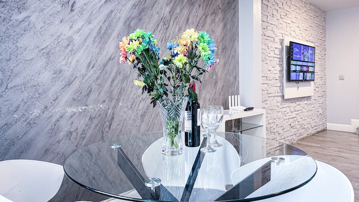 Town Centre 2 Bedroom Apartment - Cork