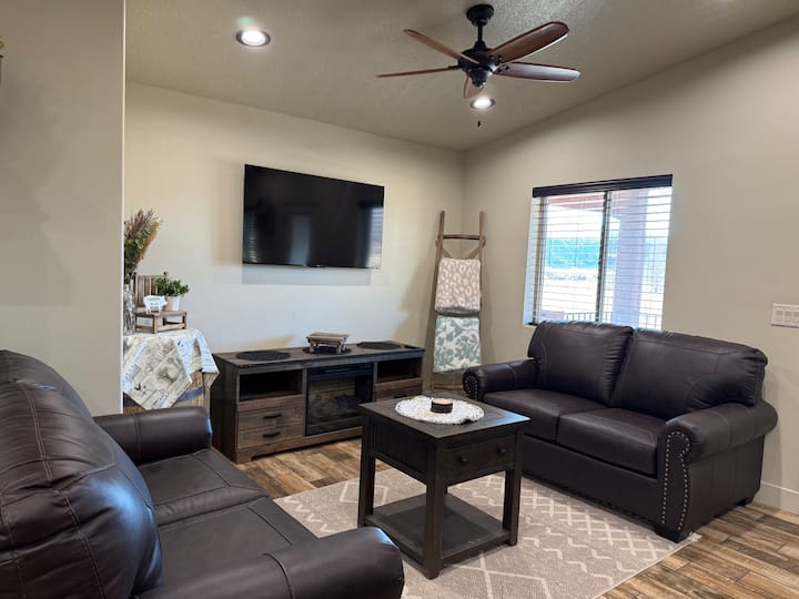 Brand New Villa"the Coop" In The Heart Of Torrey - Torrey, UT