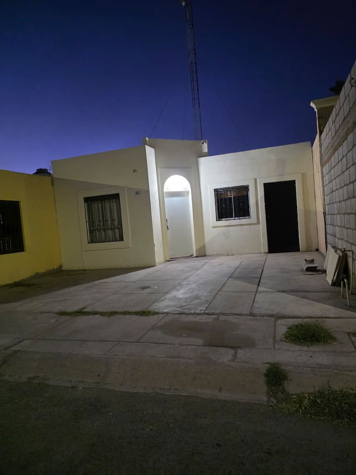 Casa En Privada Poniente 10 Min Centro De Gobierno - Hermosillo