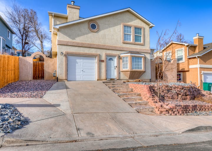 The Westside Getaway - Colorado Springs