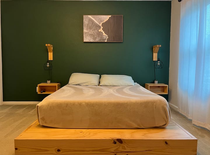 The Mountain Room - Atlantic Beach, FL