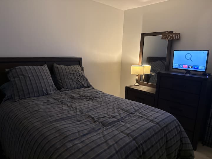 Inviting Room In Davie - Davie, FL
