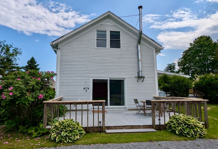 Charming Adirondack Cottage Near Mountains & Lake - Adirondack Mountains