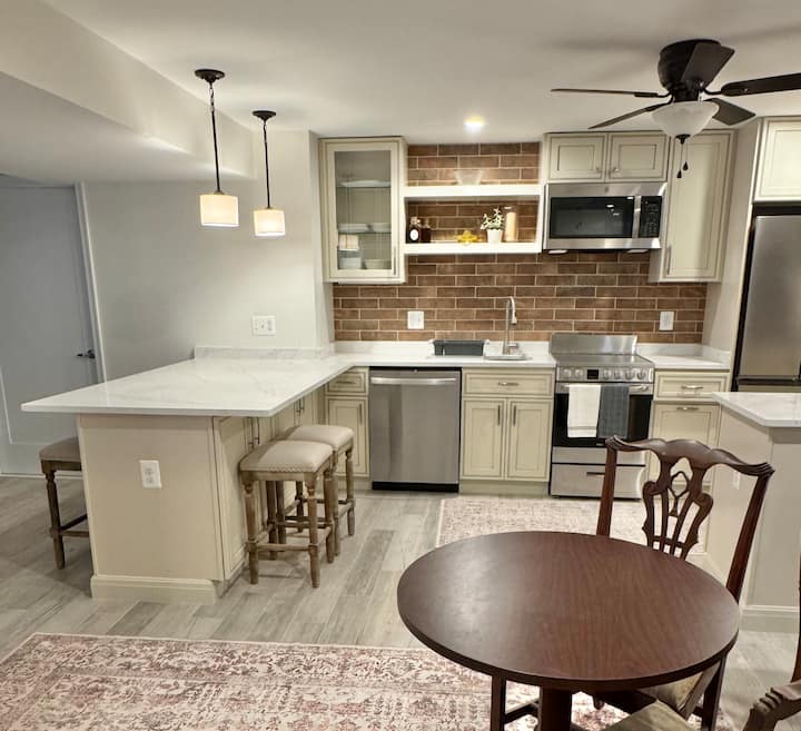 Charming Guest Suite And Yard In Historic Town - Manassas, VA