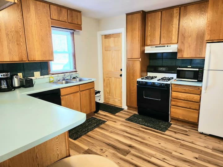 2bdr House Large Yard Quiet - Sioux Falls, SD