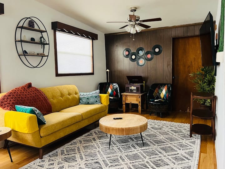 “That 70s House” Near Beaches. Central Location. - Pinellas Park, FL