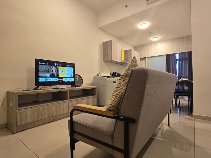 Netflix 40inctv Centrus Soho Near Dpulze Cyberjaya - Cyberjaya