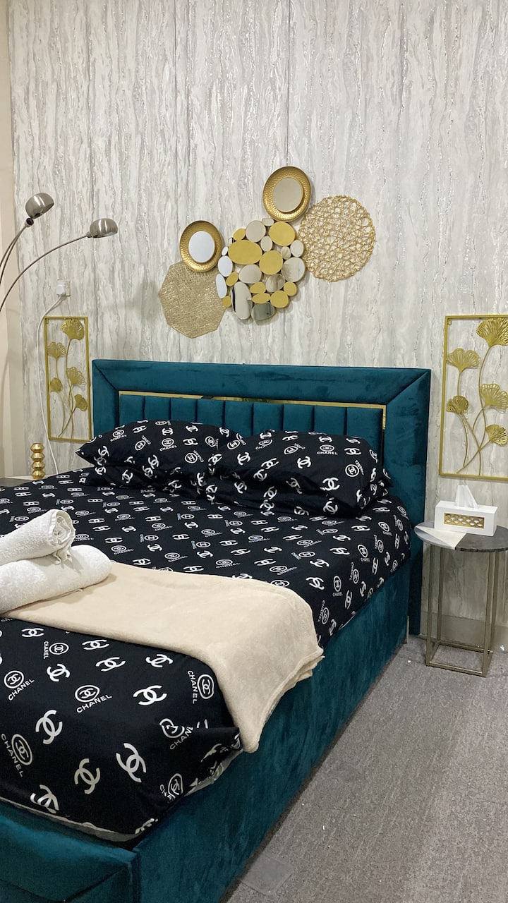 Cozy And Peacefull Bedroom In Villa - Ajman