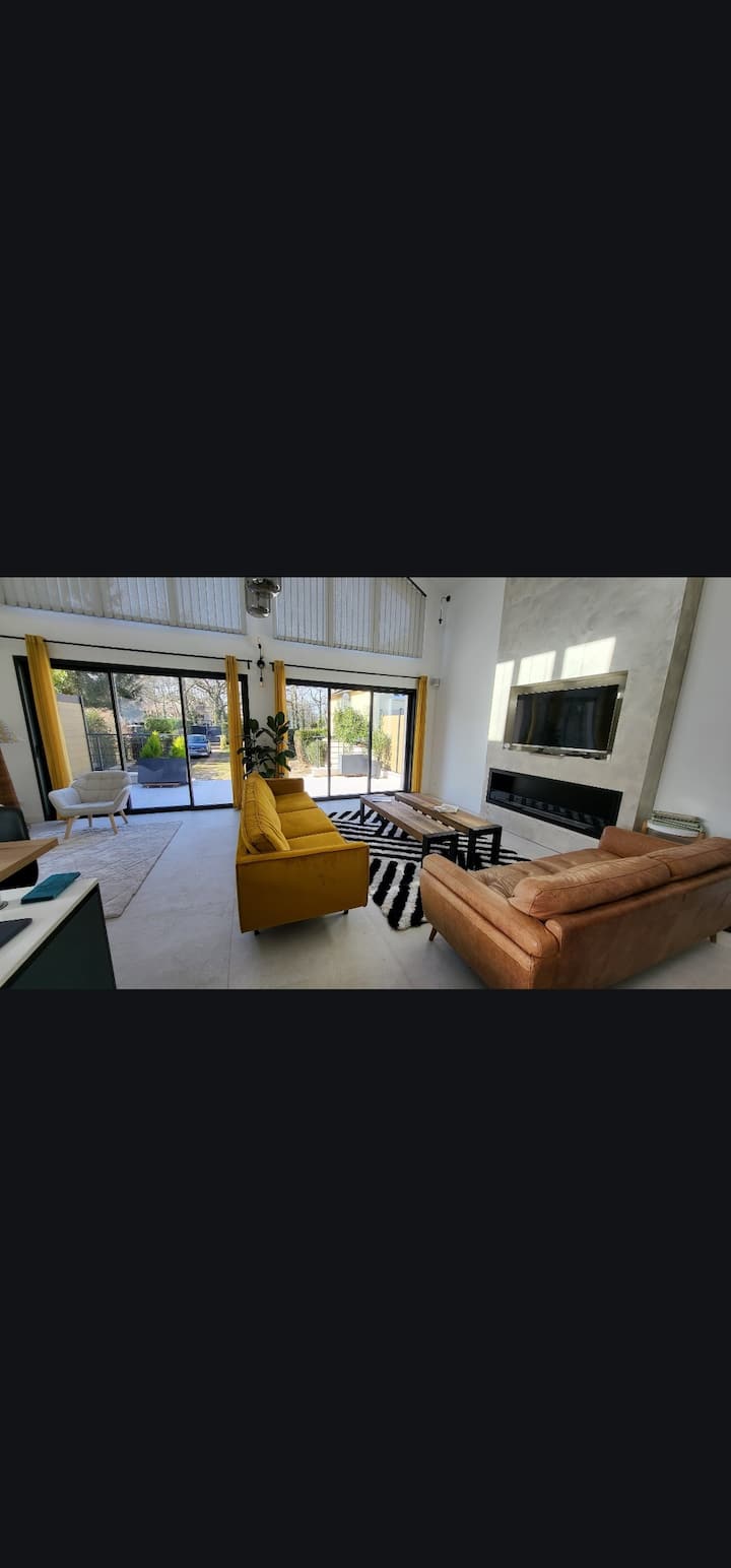 Superbe Villa Moderne Nichée Dans Parc Paris 25mn. - Éragny
