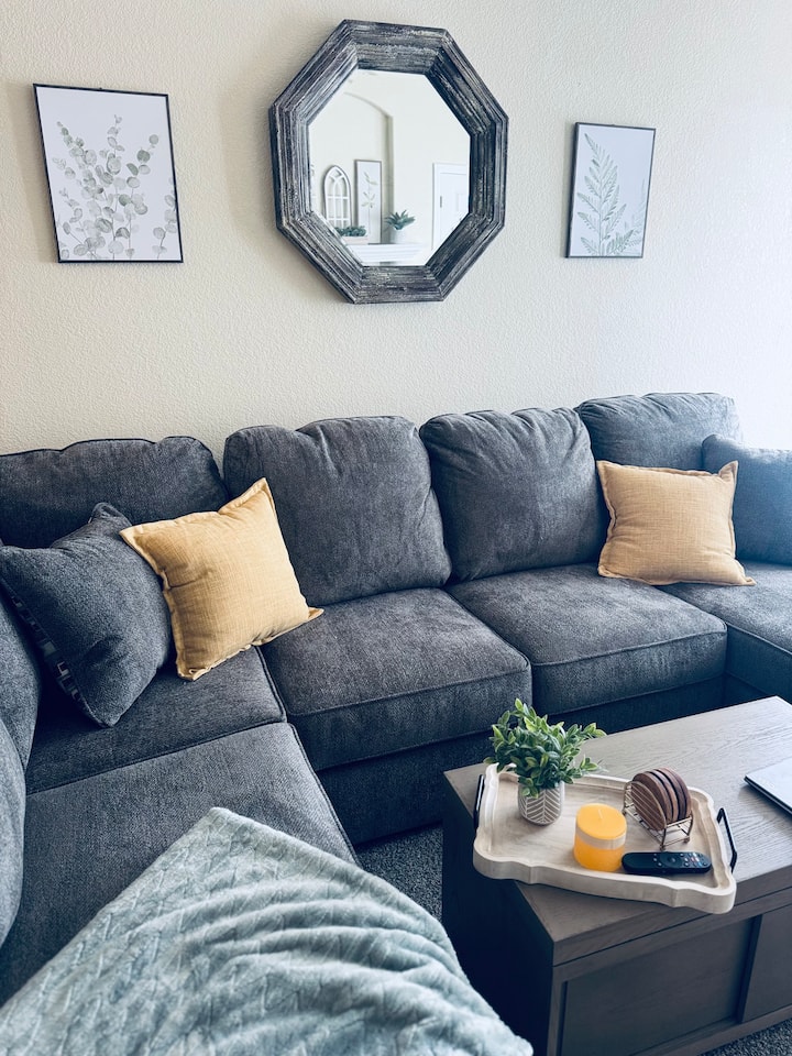 Cozy Saddle Rock Townhome - Aurora, CO