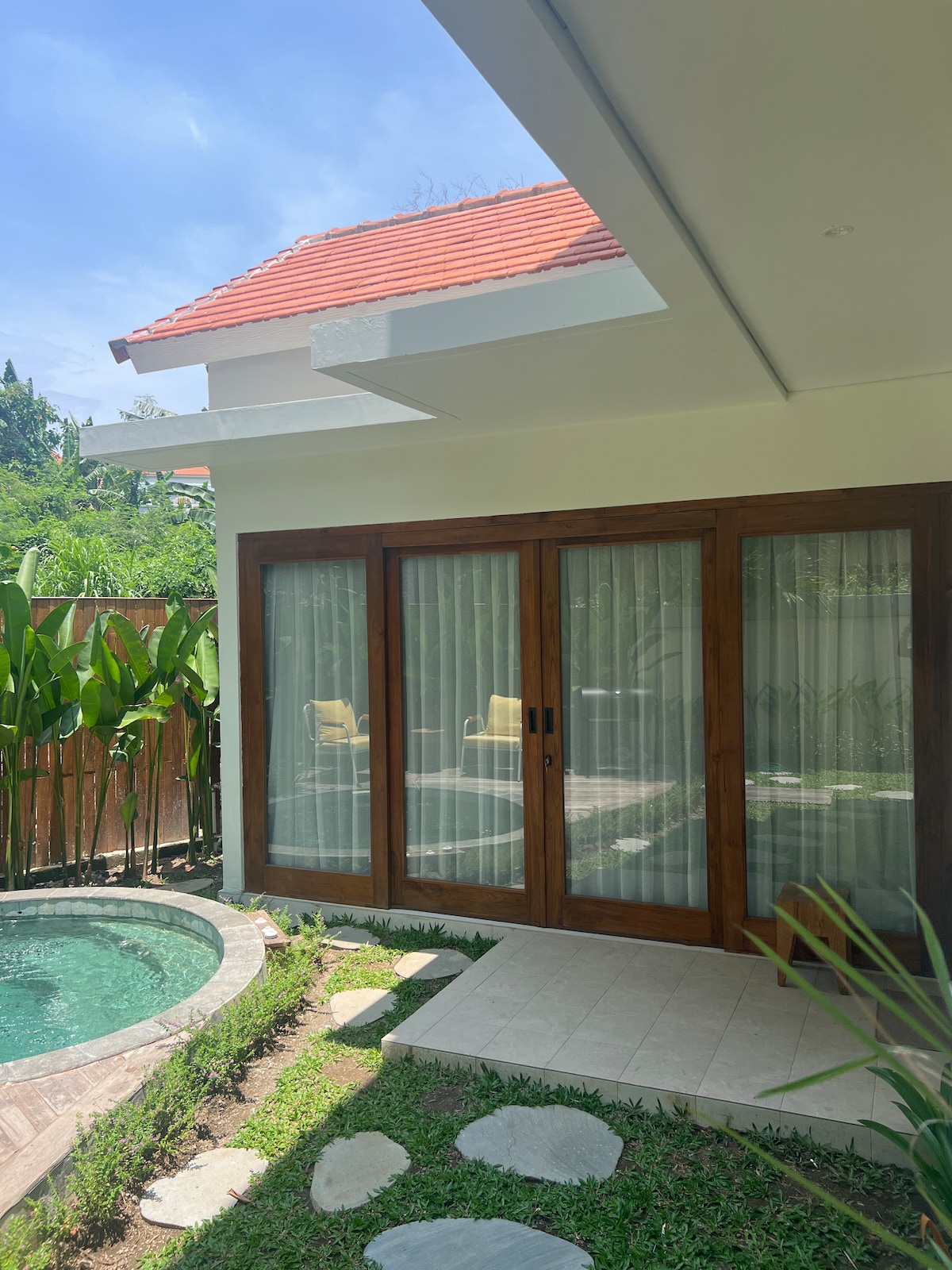 Paisible, confortable et proche du centre-ville - Villas à louer à ...