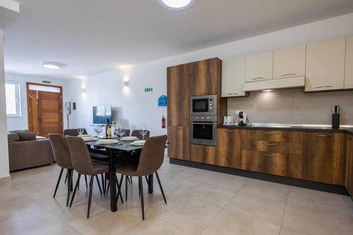 Comfortable 3br Maisonette, Private Terrace - Malta