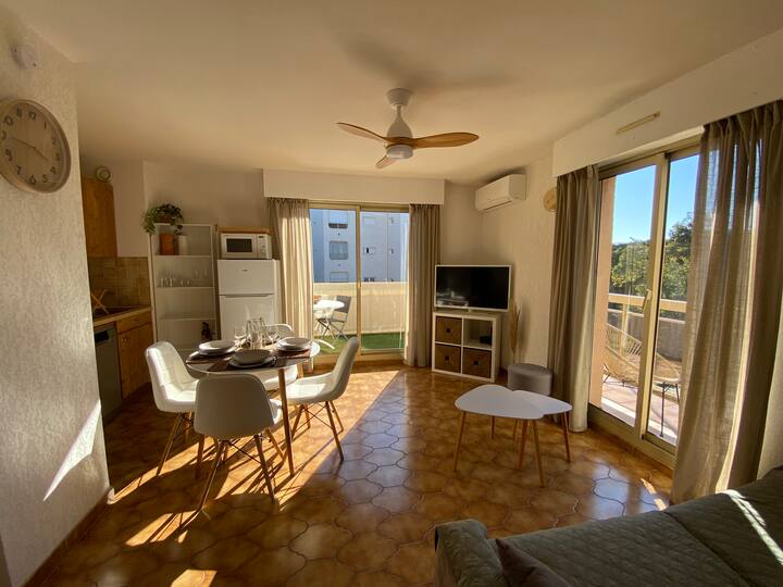 Appartement Port Hyeres 2 Ch Terrasses Et Box - ibis Hyeres Centre