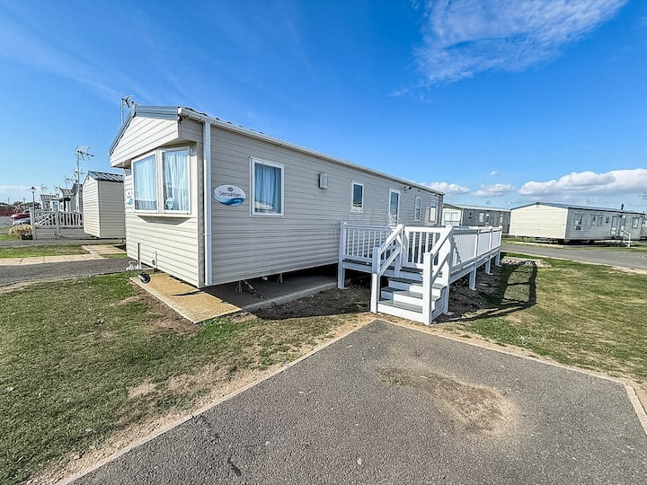 Caravan With Decking, St Osyth Beach Ref 28017kv - Clacton-on-Sea
