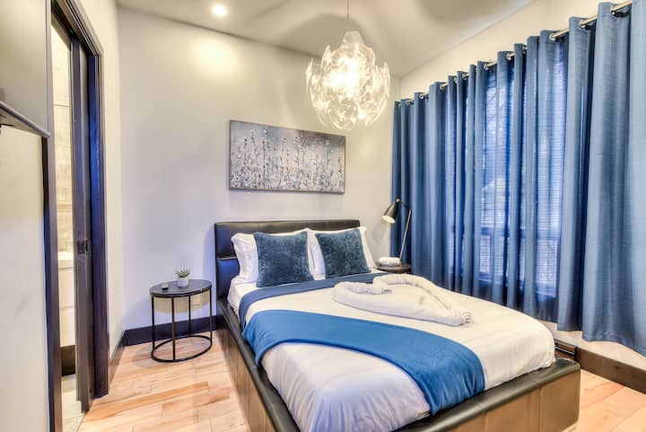 Private Bedroom With Ensuite Near Parc La Fontaine - Montreal