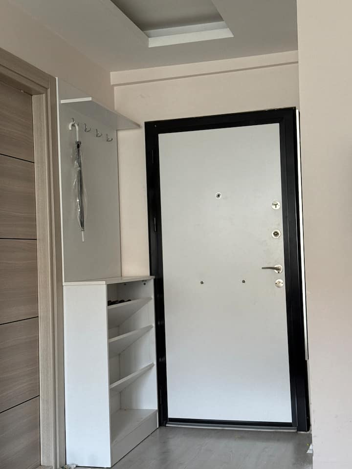 Huzurlu Merkezi Yeni Temiz Daire - Bornova