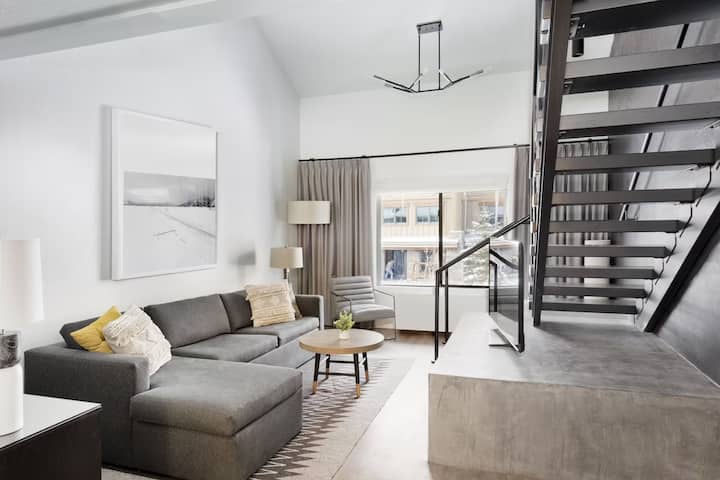 Spacious Loft With King Bed And Queen Sofa Sleeper - Teton Village, WY