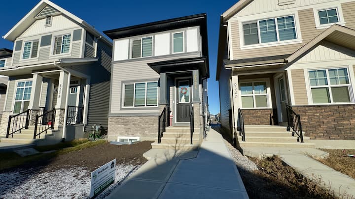 3br Family House In Ne Edmonton Up To 35% Off - Edmonton, Canada