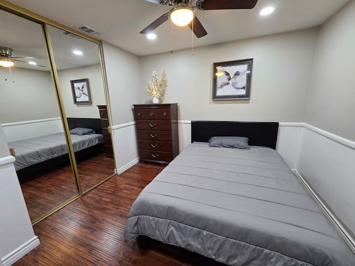 Private Room Next To Ocean Hb! - Costa Mesa, CA