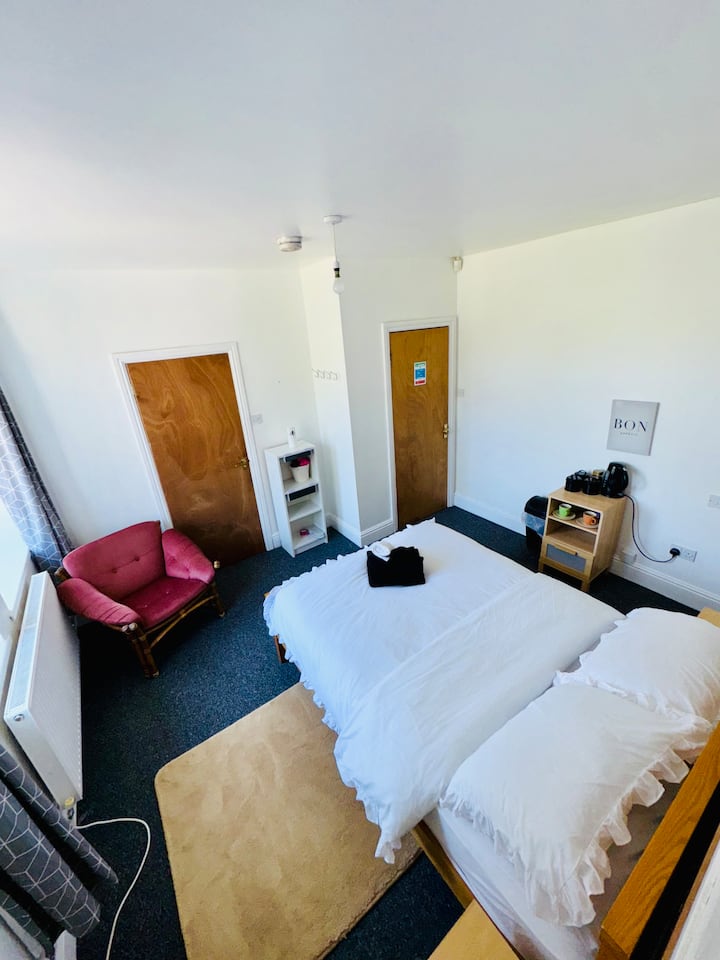 Double Celtic Springs Room With Garden - Newport