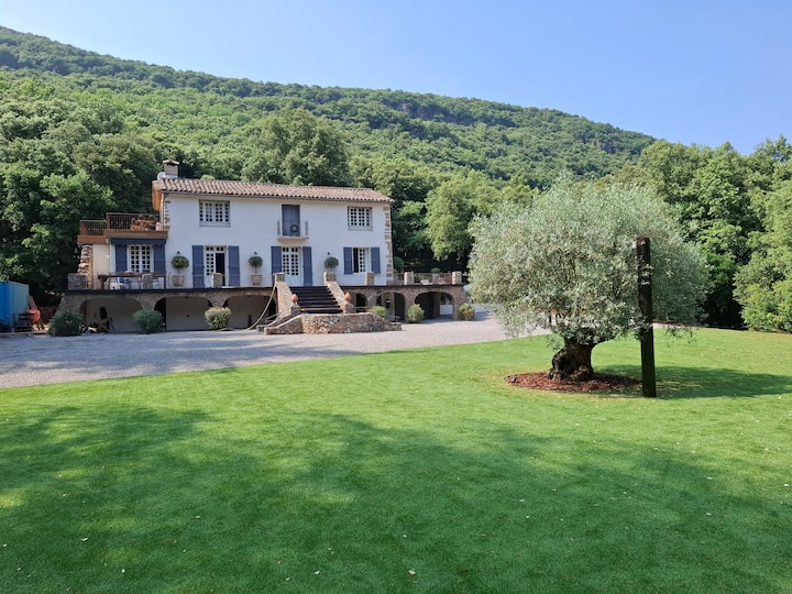 Mas La Solarie Et Sa Rivière Dans Les Cévennes - Département Gard